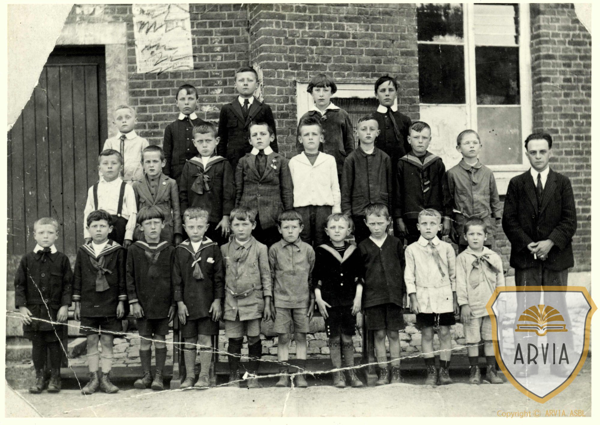 BOLLAND-1935-Ecole avec-2ème haut -Albert Thibert-4ème Joseph Thibert ...