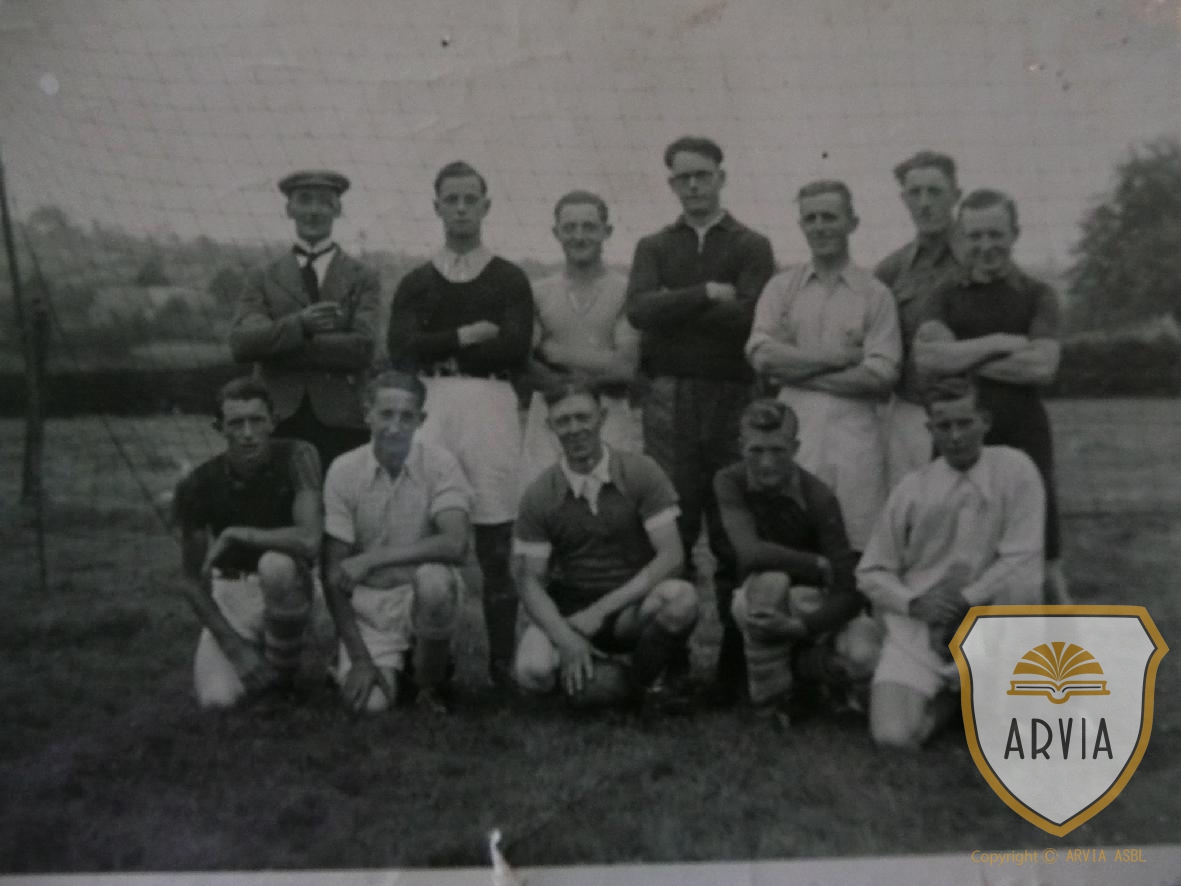CHAINEUX ± 1942 - Equipe de Football - ARVIA Archives Herve