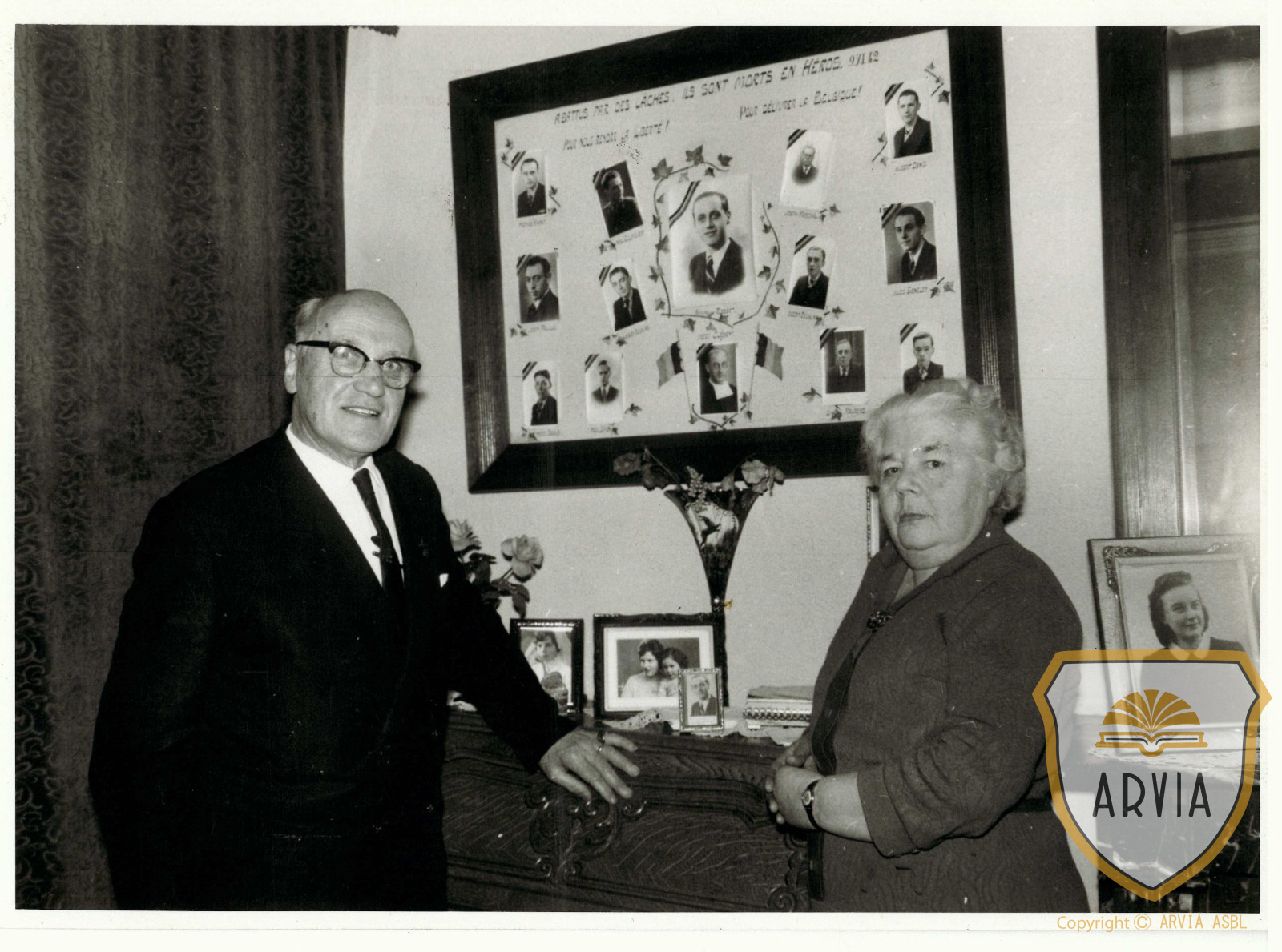 HERVE-1969-Noces d'or des époux Robert-Braham devant le portrait de ...