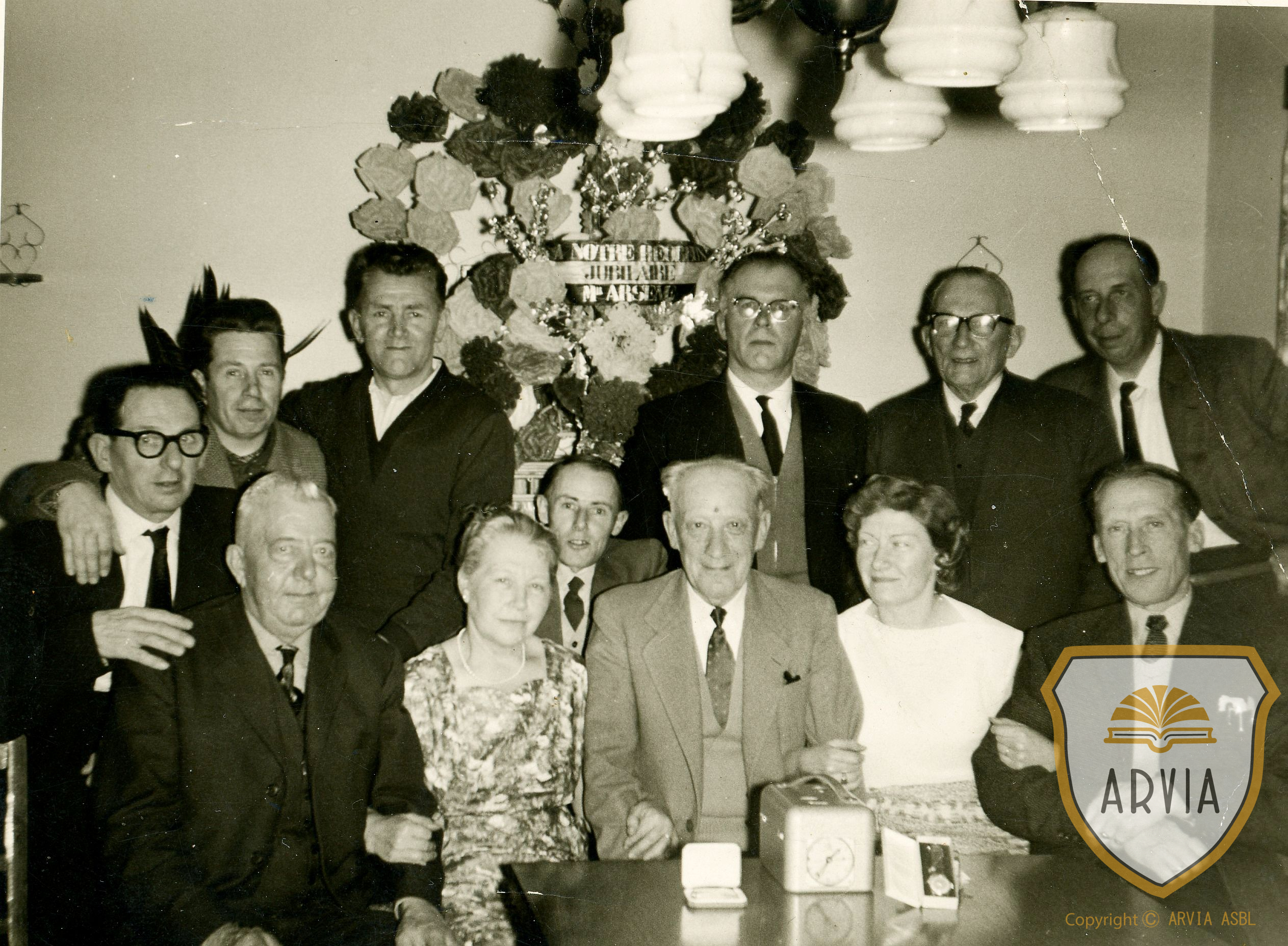 BATTICE ± 1950 - foot ???? - au mur: '' notre jubilaire '' Mr. Arsène ...