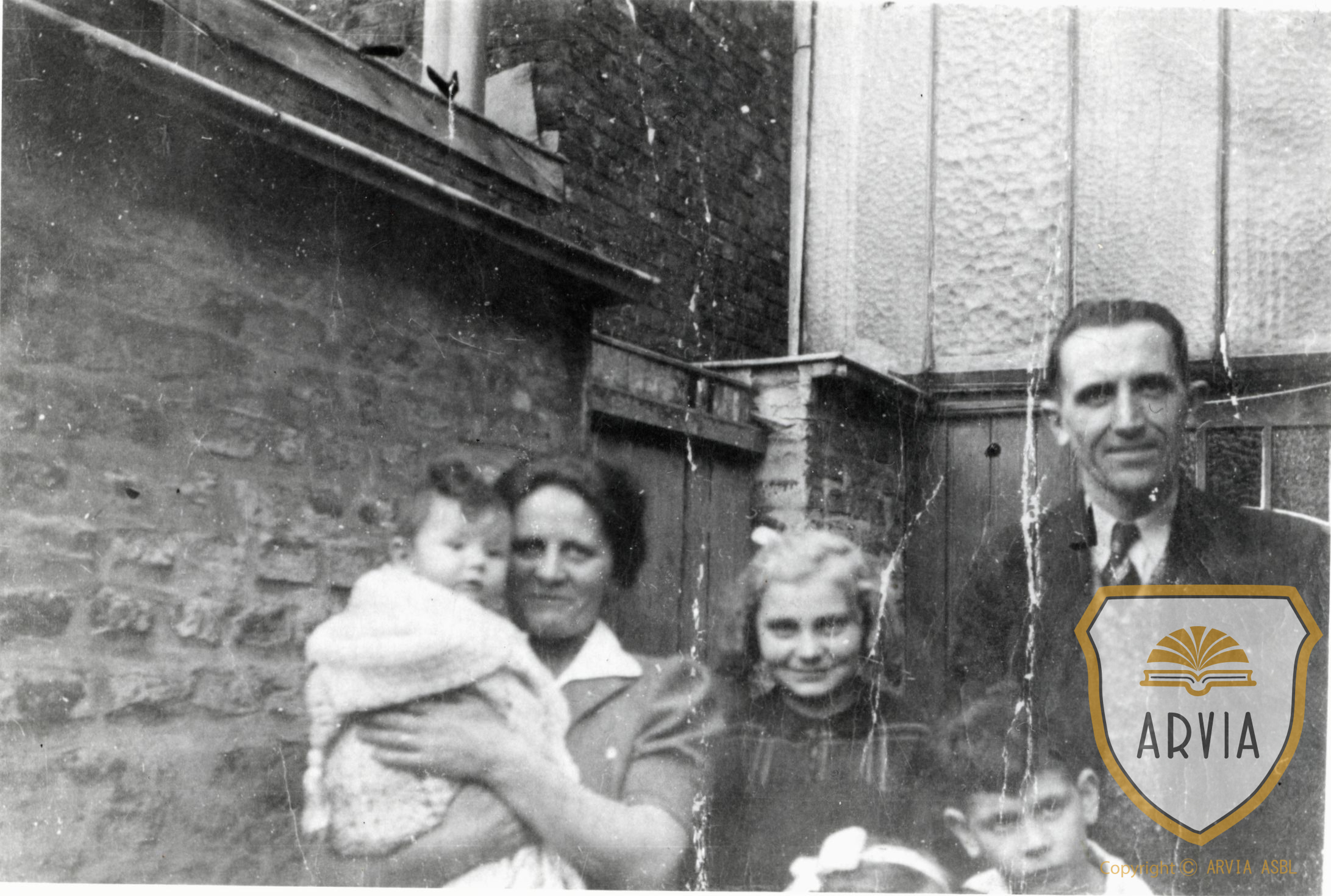 HERVE-1945-Maria Pagnoulle et René-Belvaux avec ses enfants de droite à ...